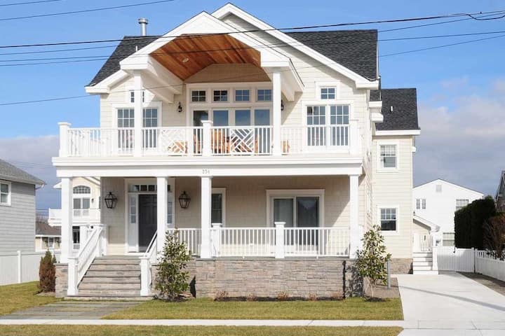 Stone Harbor Villa With Pool...118th Street - Avalon, NJ