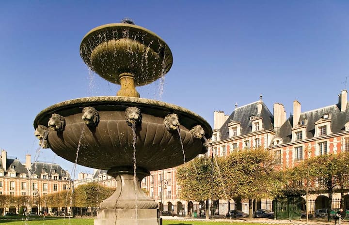 Like A Parisian @ Heart Of Marais - Rue de Rivoli