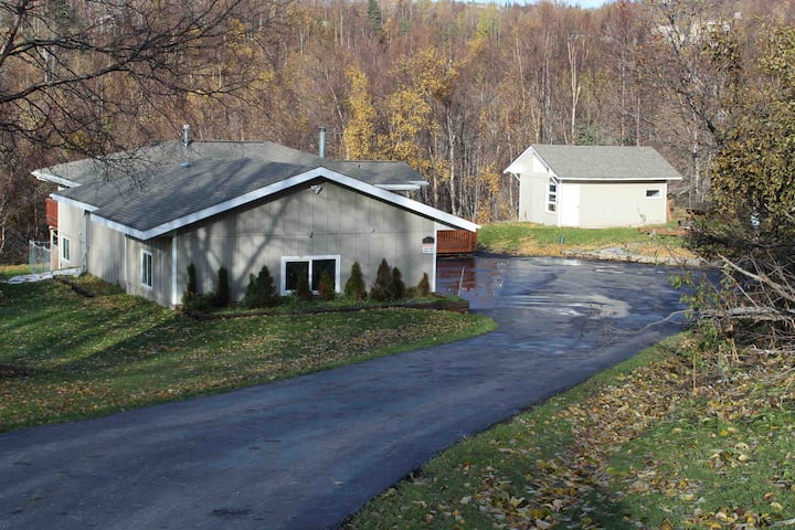 Hillside Retreat - Wifi (Reviews Say It All) - Anchorage, AK