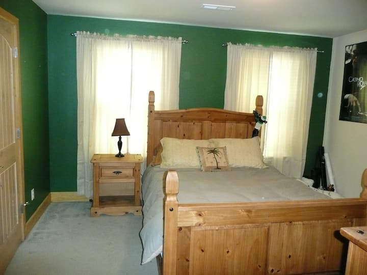 Empty Nesters Share Cozy Quarters - Wenatchee, WA