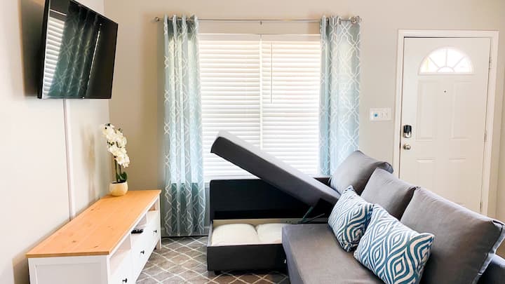 Cozy Downtown San Antonio Tiny Home - Texas