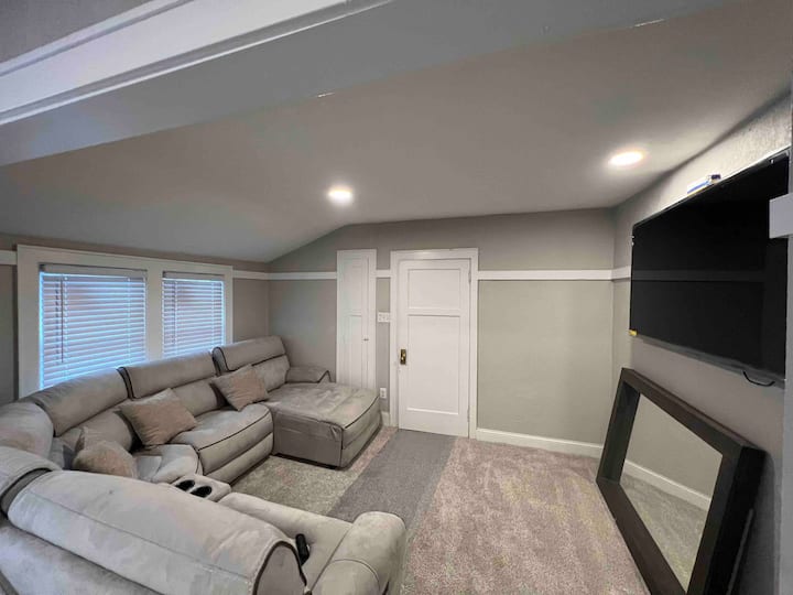 Charming 4 Br Home/milwaukee - Milwaukee, WI