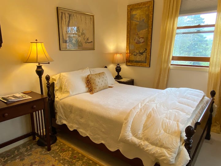 Double Bed For One Person In Beautiful Home - Ithaca, NY