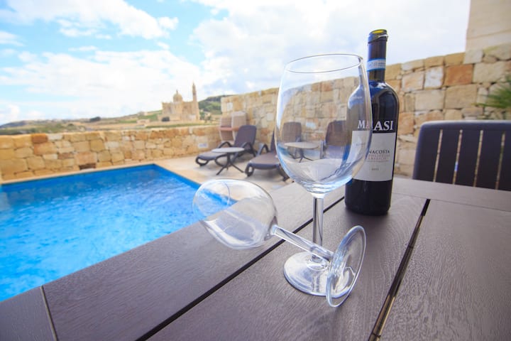 Madonna Ta'pinu 2-bedroom Farmhouse - Malta