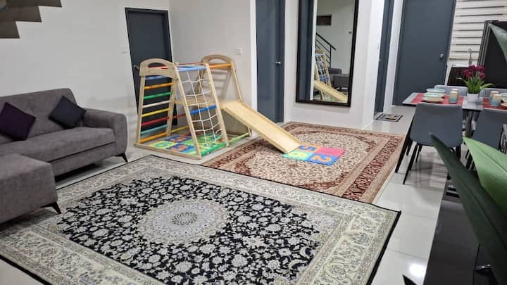 Homestay Near Klia & Putrajaya
Netflix/playground - Putrajaya