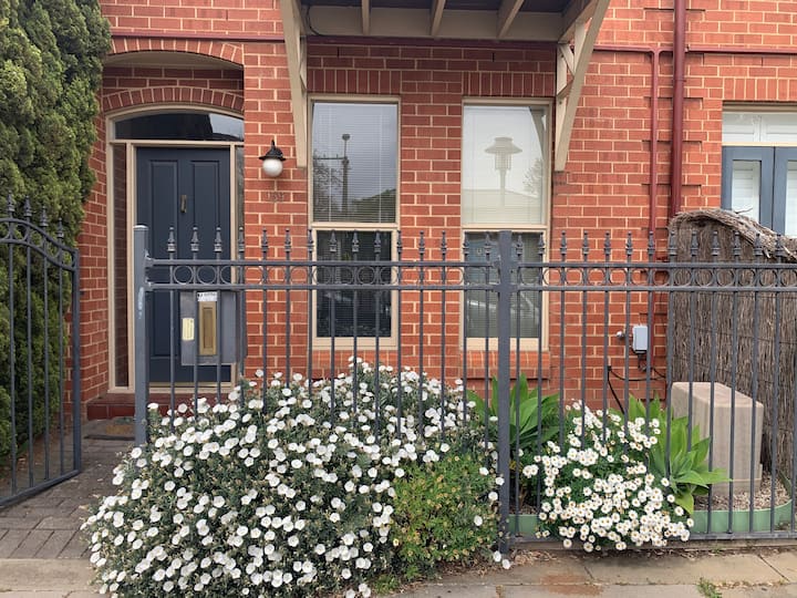 2 Chic Homes In 1 -Nth Adelaide-top Position-4 Car - Adelaide