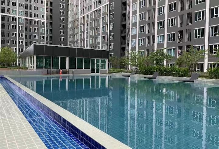 独立公寓(地铁、7-11、健身房、游泳池、高层视野好) - Bangkok