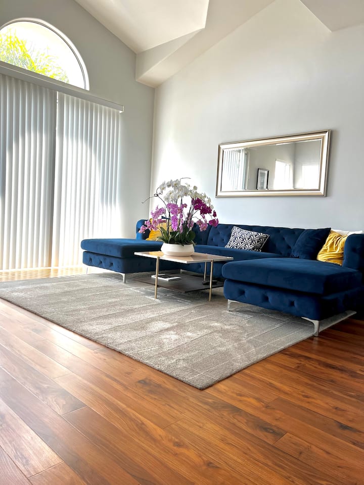 Malibu Villa
Spacious 3 Bedroom Sanctuary - Malibu, CA