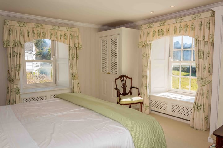 Beautiful Private West Cork Estate For 1-30 People - Skibbereen