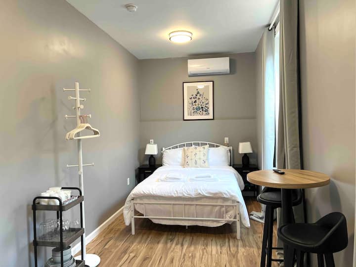 *Southphilly Broad St Private Modern Studio 2 - Philadelphia, PA