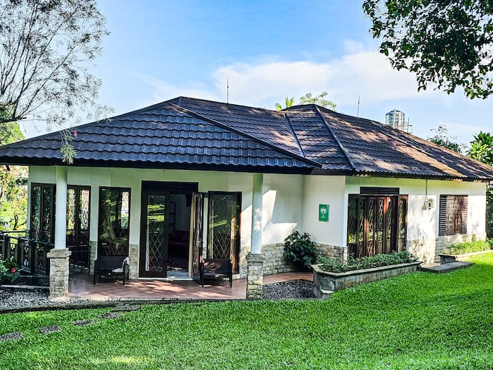 Villa Melati. Villa Warung Gunung Cisarua - Cisarua