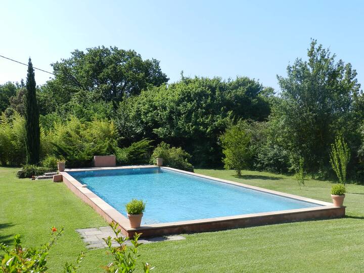Gîte Les Romarins - Propriété Viticole Sud Luberon - ibis Styles Pertuis Portes du Luberon
