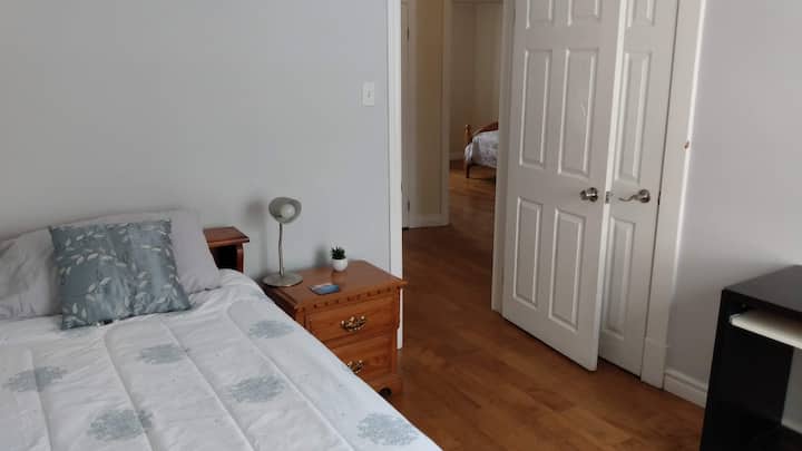 Cozy Apartment Near Downtown - Non Smoking - North Bay