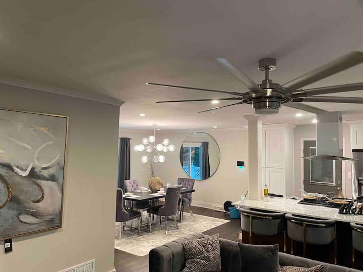 Stylishly Decorated Bungalow - Atlanta, GA