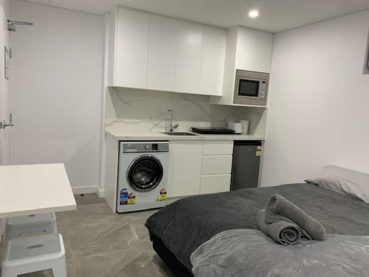 Unit G10 - Fully Equipped Studio - Free Wifi! - Strathfield
