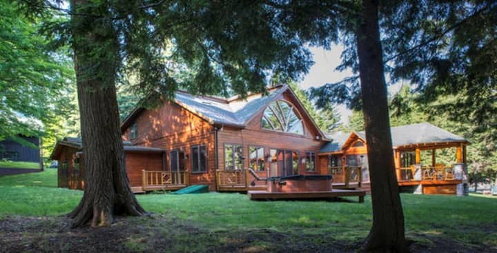 Stunning Large Waterfront Lodge Near Town With A/c - Old Forge, NY