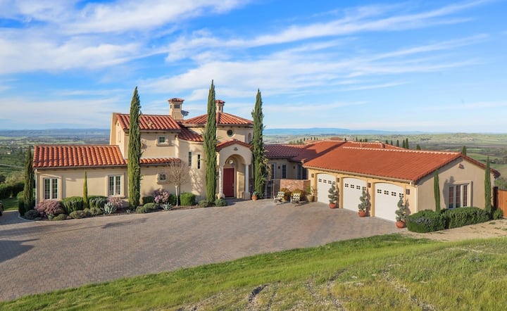 Villa De Lucca~vineyard Estate - Paso Robles, CA