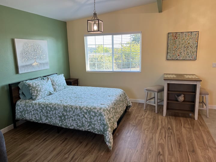 Sunny Sequim Guesthouse - Sequim, WA