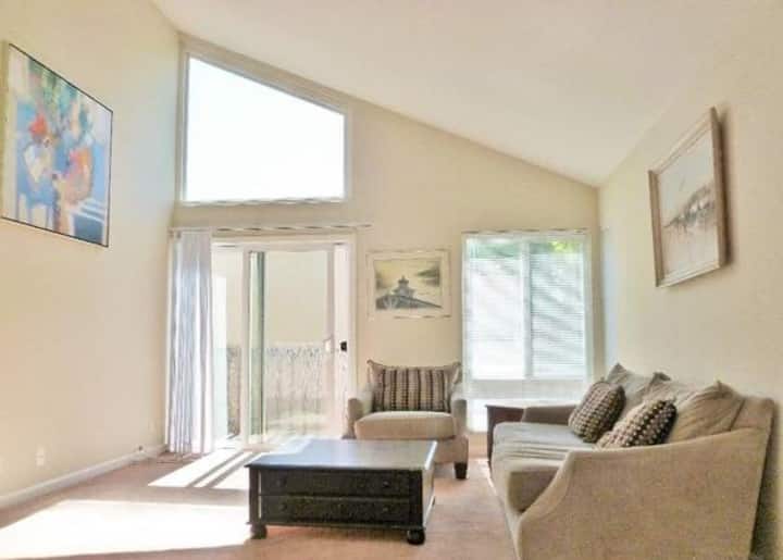 * 2br Remodel W/ Vaulted Ceilings * - San Carlos