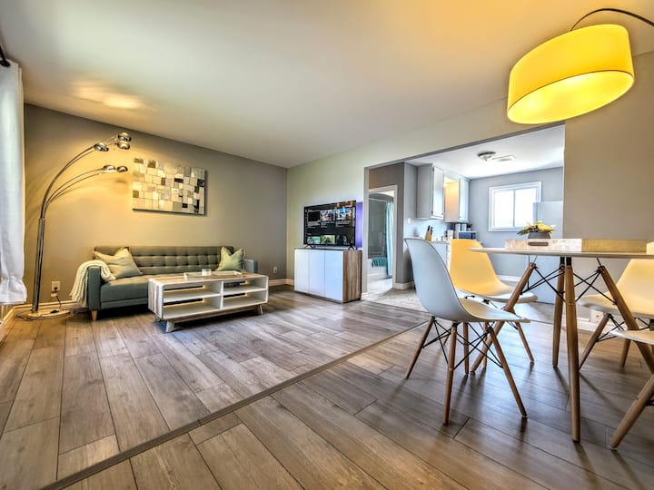 Bed.ninja Worx Too. Top Floor Upscale Two-bedroom - North Bay