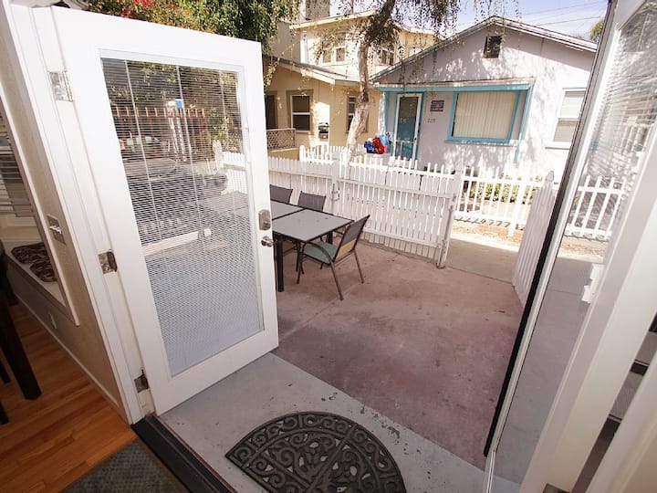 Beach Haven Beach House / Mission Beach / Sleeps 9 - San Diego, CA