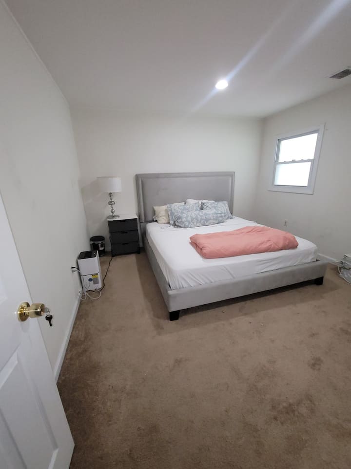 Orange House - 2 Guest | King - Seaford, NY