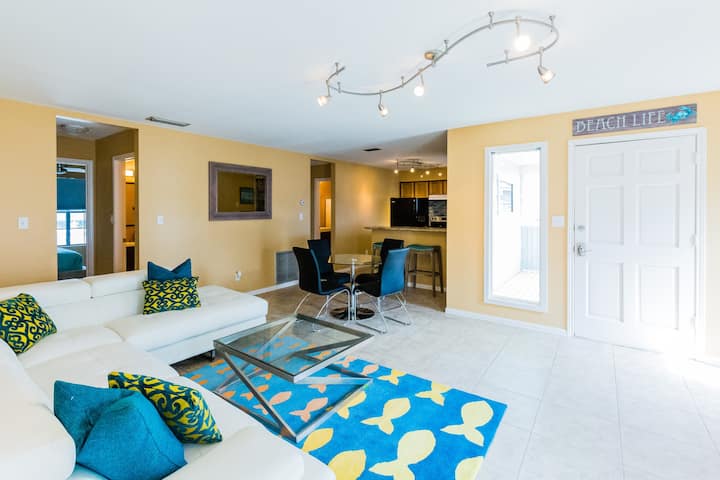 Steps To The Beach...2 Bdr Home W/ Pool & Hot Tub - South Padre Island, TX