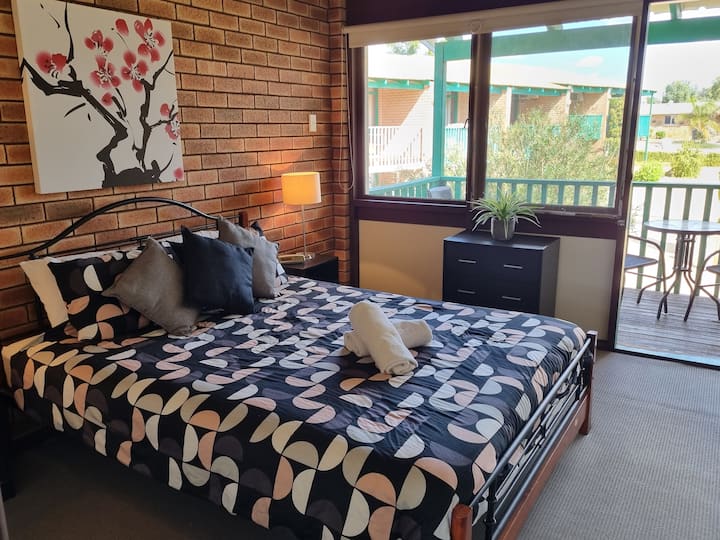 Chick Court Getaway - Sleeps 6 -  Great Location.. - Kalbarri