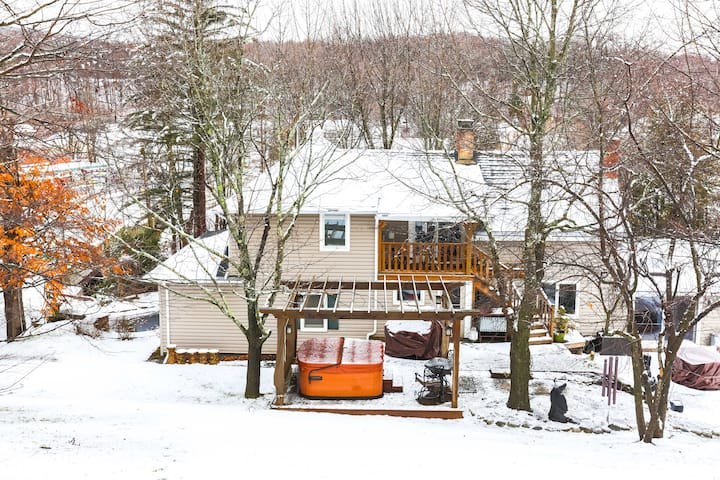 Cozy Rustic Bliss Seconds From Windham Mt Resort - Windham, NY