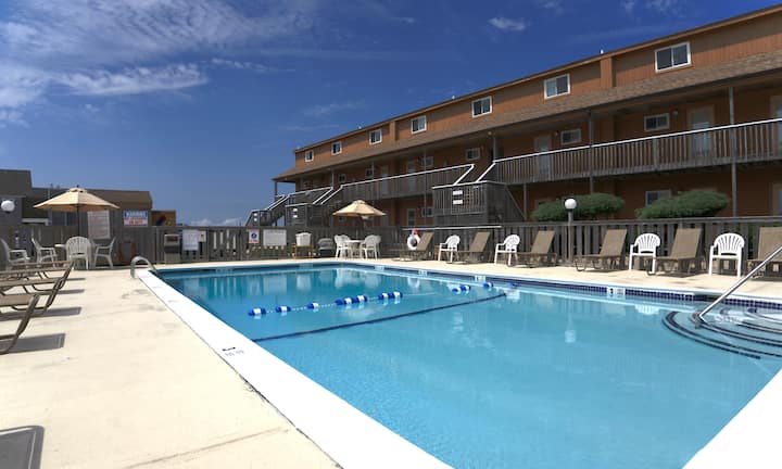 Sun 'N' Sound, Poolfront One Bedroom Upper - Montauk, NY