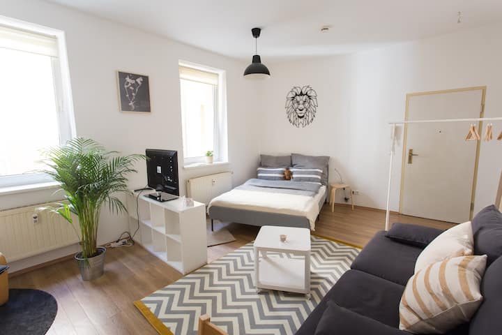 Fullhouse | Halle | T28 Lion Apt. - Halle (Saale)