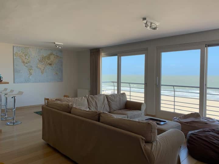 Very Spacious Appartment With Magnificant Sea View - Blankenberge
