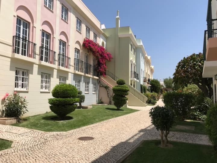 Fabulous One Bedroom With Balcony And Roof Terrace - Quarteira