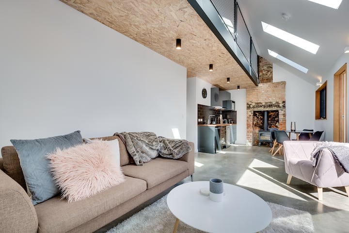 Well-appointed, Architecturally Designed Home - Hobart