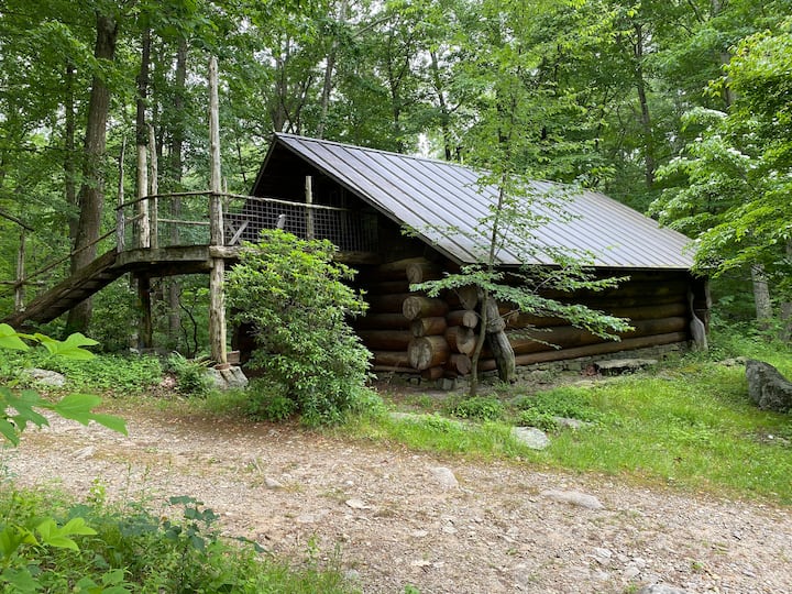 Sticks And Stones Farm - The Tulip Log Cabin - Newtown, CT