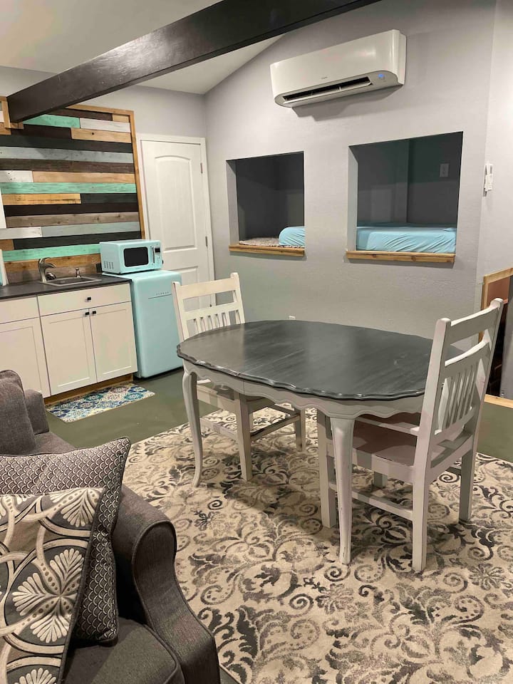 Adorable Studio Apartment W/ Private Entry - Arlington, TX