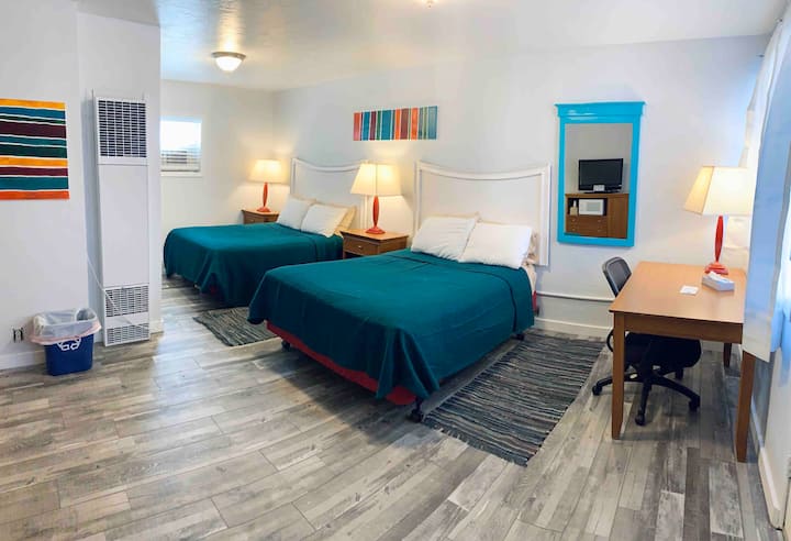 Clean, Central, Retro Inspired Salida Motel 7 - Salida, CO
