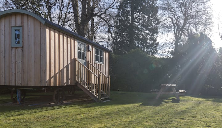 Molly Shepherds Hut Set In Beautiful Walled Garden - Dunblane