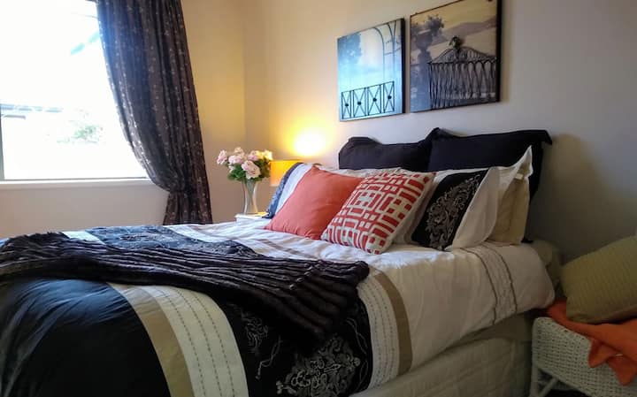 "Oh So Clean: Oh So Comfortable" - Quiet...central - Blenheim