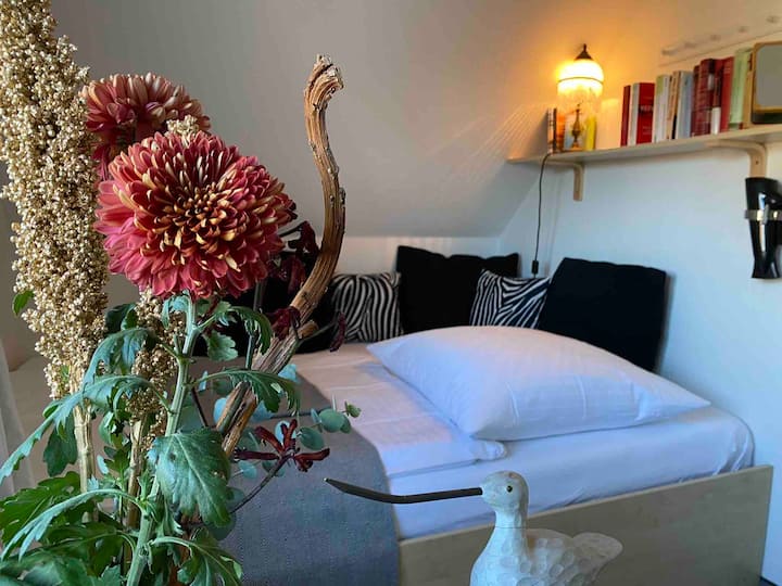Behaglichkeit Unterm Dach Für 2 - Mansardenzimmer - Husum