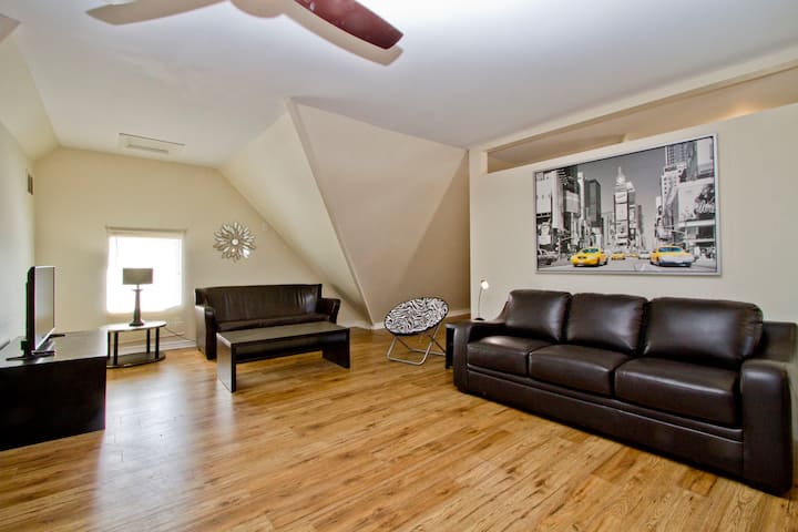 Spacious Upper Loft 10 Min Walk To Falls #1 - Niagara Falls, NY