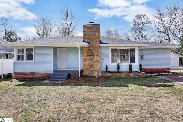 ⭐️Cardinal Gem - 3 Bdrm/2bath Home In Taylors⭐️ - Greenville, ME