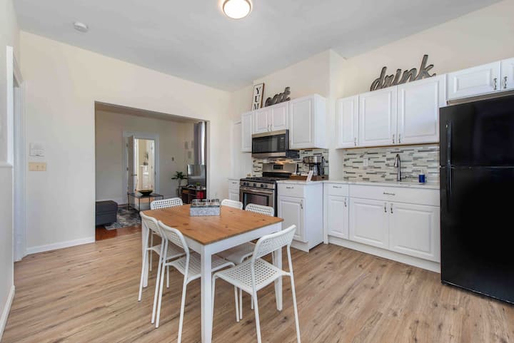Urban Chic Modern Apartment - Secaucus, NJ