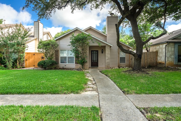 Contemporary Garden House. Best Location . - Cresta Bella – San Antonio
