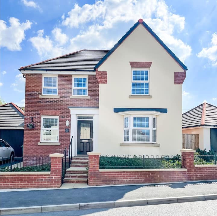 Spacious & Modern 4br Home-nr Beaches & The Moors - Barnstaple