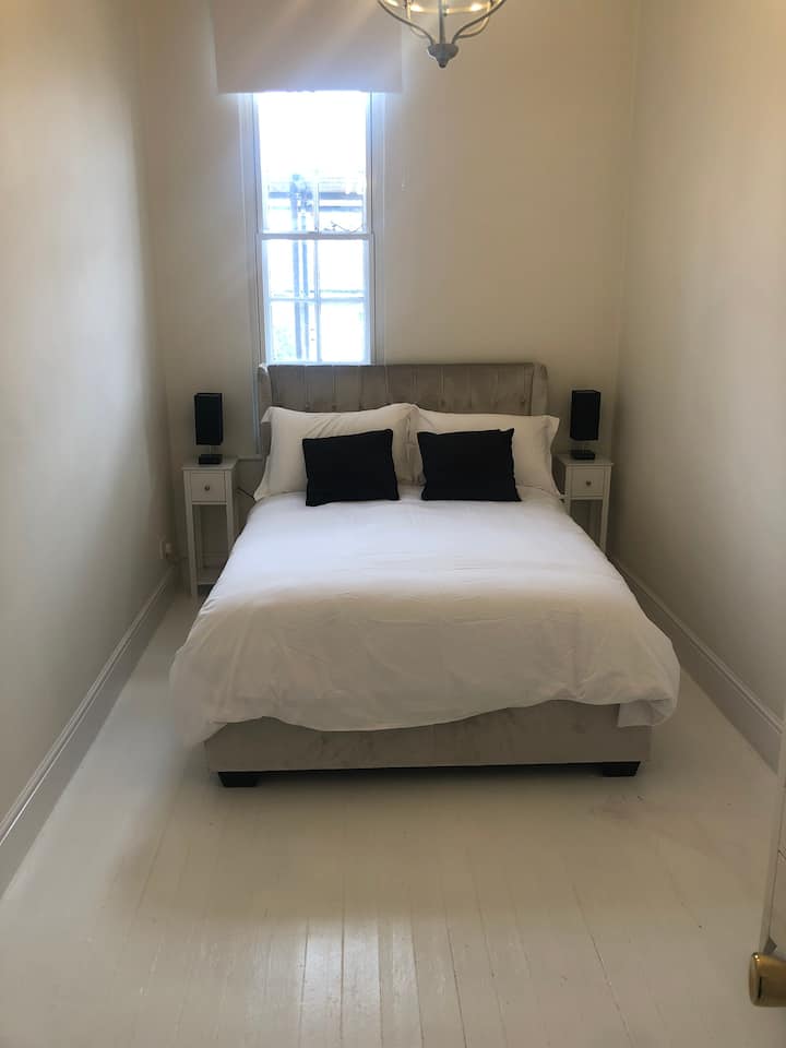 Newly Decorated. New Appliances. E/s Free Parking - Portsmouth