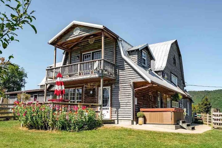 2 Br Solar Powered Barn On Farm W/ Hot Tub & Pond - Seneca Rocks, WV