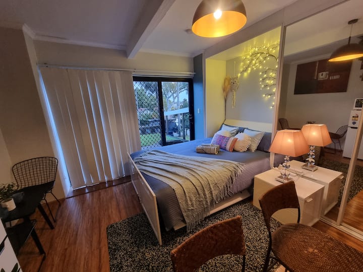 Private Self-contained Studio - Randwick