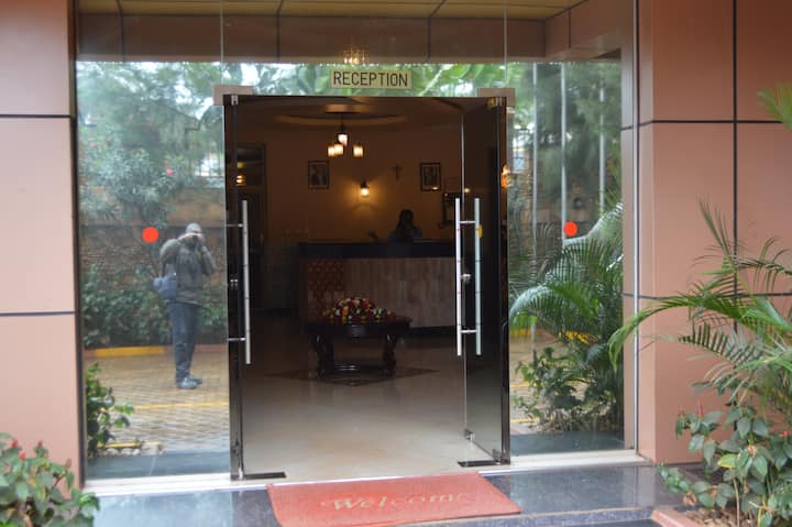 Super Paradise Hotel - Kampala