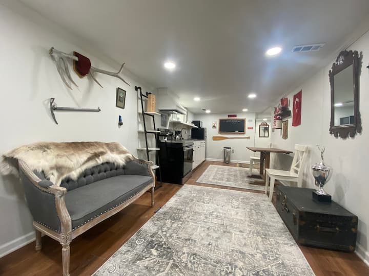 "Hideaway" Private Basement Near Metro, Shops & Dc - Marymount University, Arlington